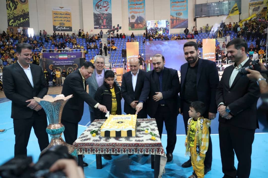 جشن بزرگ هفتاد سالگی سپاهان برگزار شد